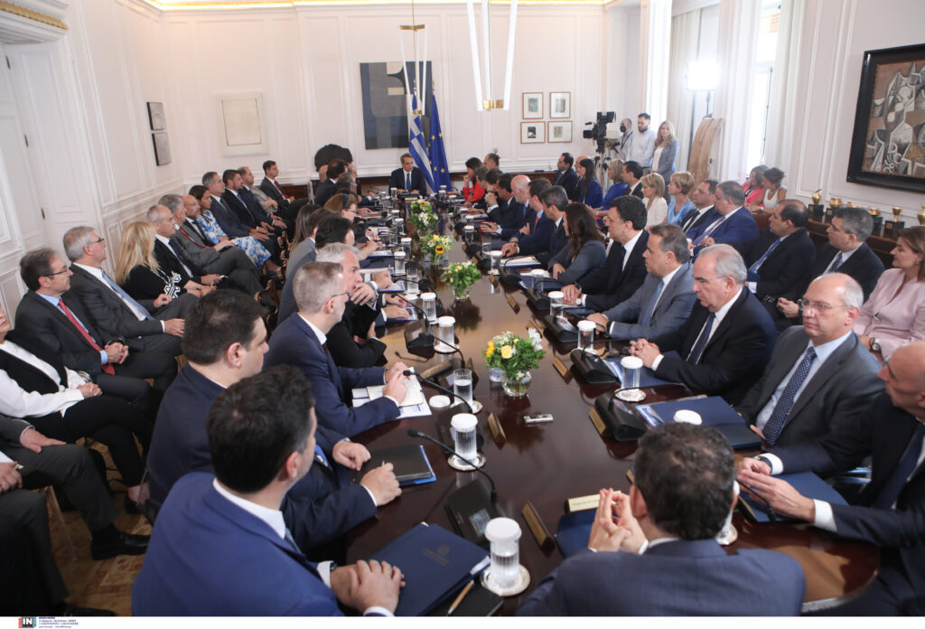 Μητσοτάκης: Μεικτά πληρώματα στα ασθενοφόρα του ΕΚΑΒ - Ο Μ. Χρυσοχοΐδης ...